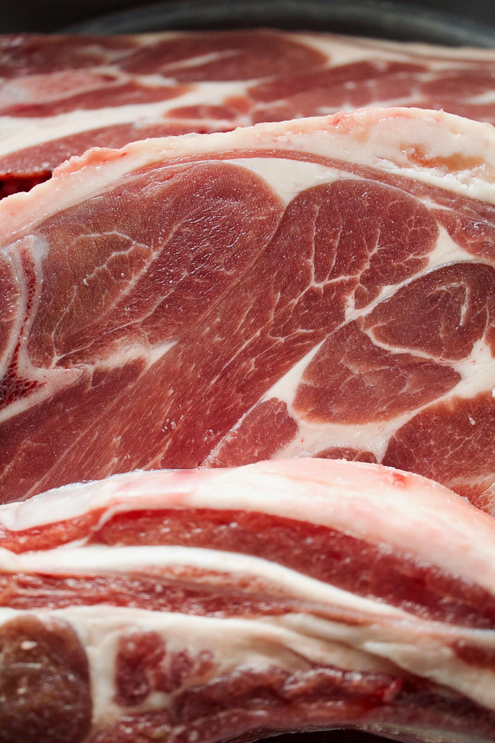 Gulbeniete sūdzas par pārdotu vecu gaļu - Dzirkstele.lv